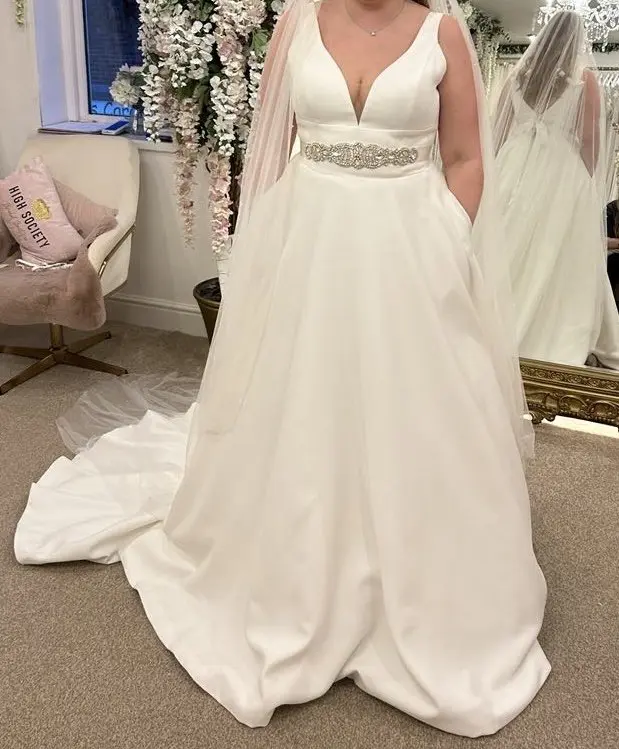 Justin Alexander Freeland 88290 | Preloved wedding dress for sale on ...