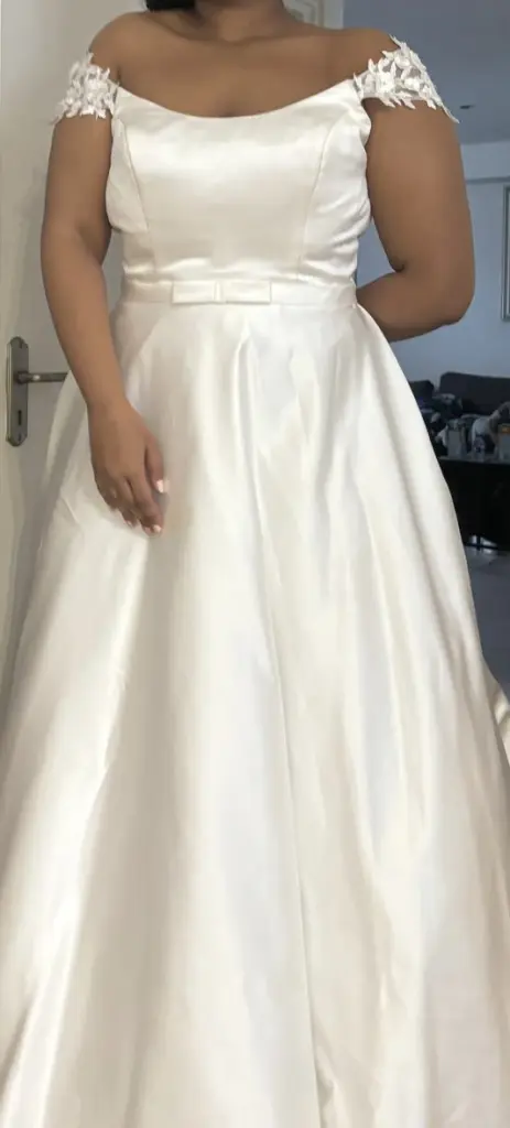 Fallon wedding dress | Preloved wedding dress for sale on Bride2bride UK
